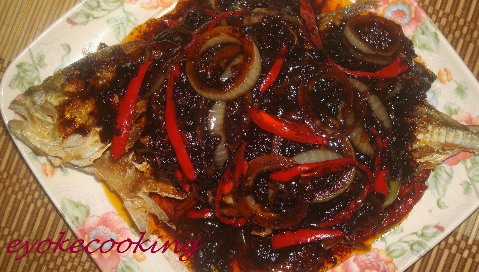 Simply Delicious Easy Cooking: Fried Fish in Black Sauce