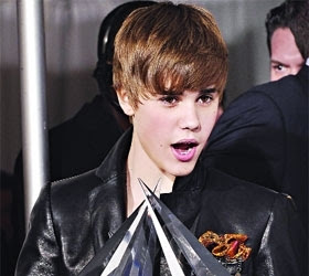 Hot Celebrity Gossips, News, Images and Videos: American music Awarded ...