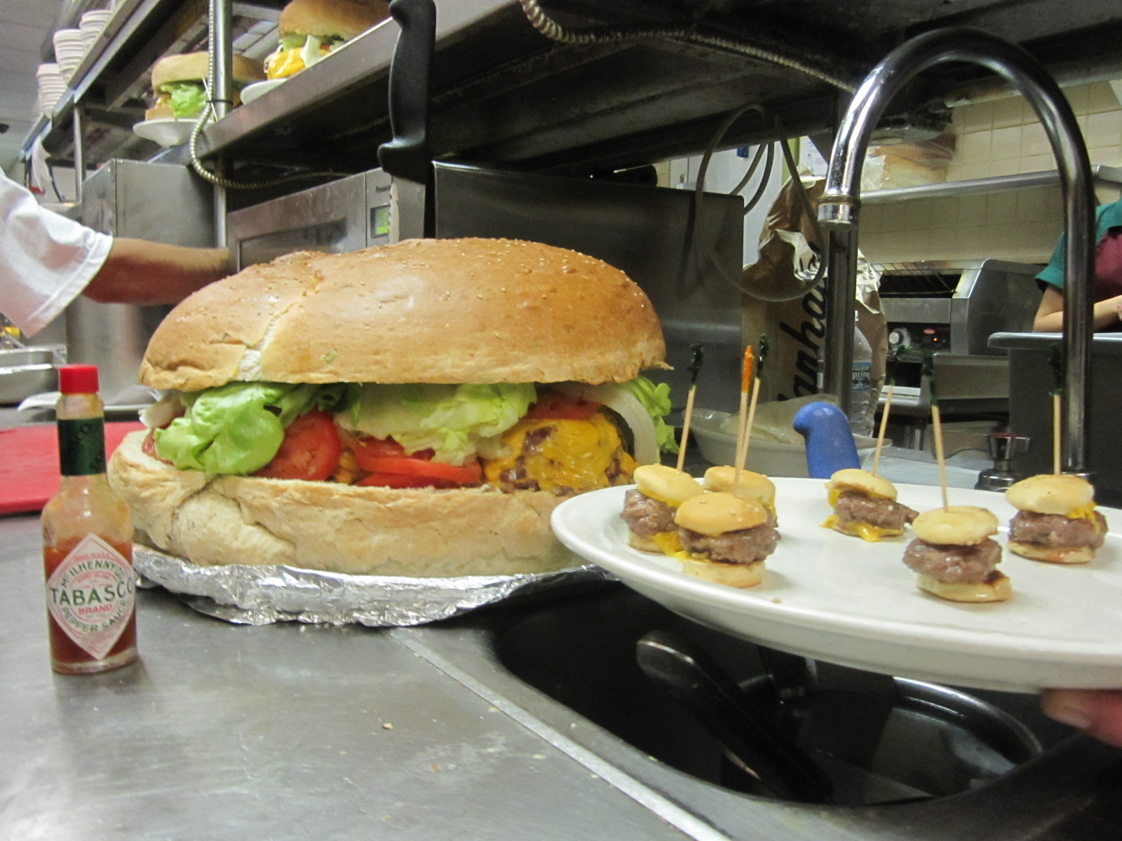 Clinton Station Diner – Burger Fame of the Ancient Greeks | Burger Conquest