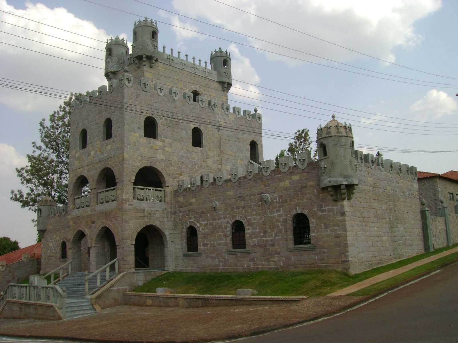 Exoticlic: Castelo de pedras de arenitos está sendo construído no Paraná