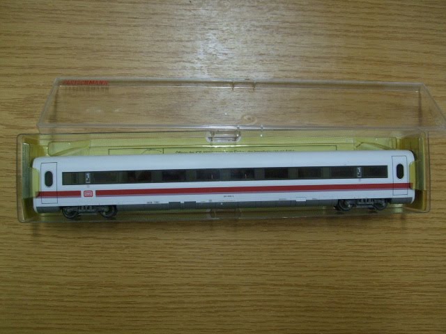 RAILWAY MODELS: Personenwagen / Coaches