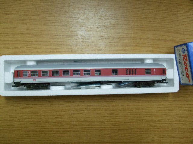 RAILWAY MODELS: Personenwagen / Coaches