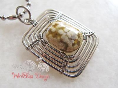WireBliss's Wire Jewelry: Swirly Square Pendant - Not as Easy as it Looks
