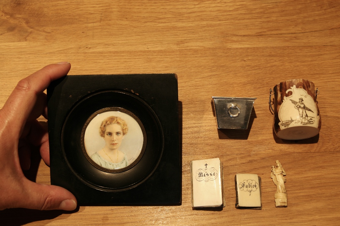 A miniature treasure hunt