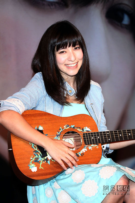 galleries4free.blogspot.com: Lara Liang new album Hello Lara