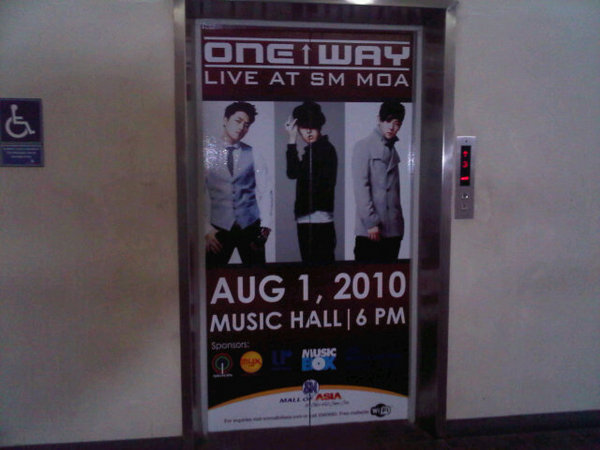 Universal Records Blog: One Way invades SM Mall Of Asia?