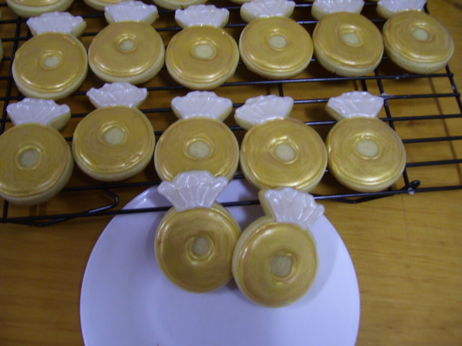 2cute2cut.com: Gold Diamond Ring Cookies
