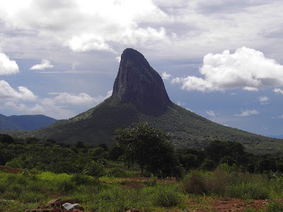 Henrique Carneiro Angola: Monte Lubiri - Morro das Águas Quentes - Alto ...