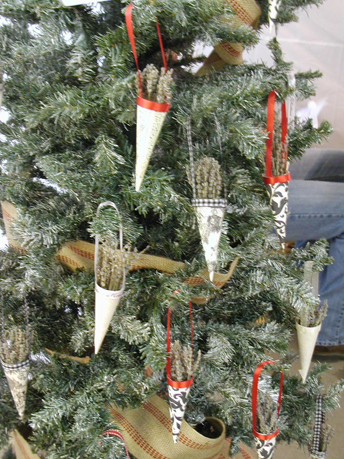 How to Make a Simple Lavender Filled Christmas Cone or Tussie Mussie