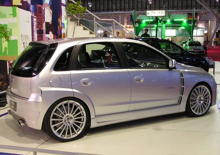 Corsa com ótimos acessórios