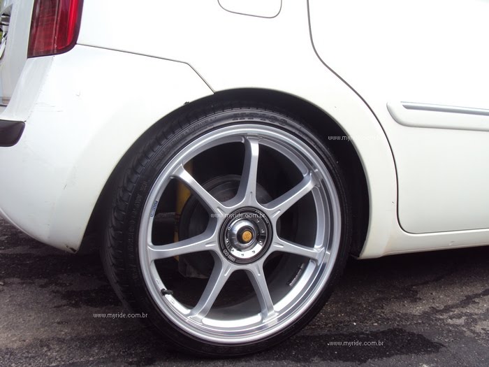 Fotos Fiat Idea com rodas aro 19"