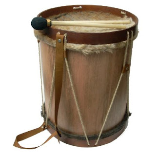 Sala de Música: Bombo e Bongô