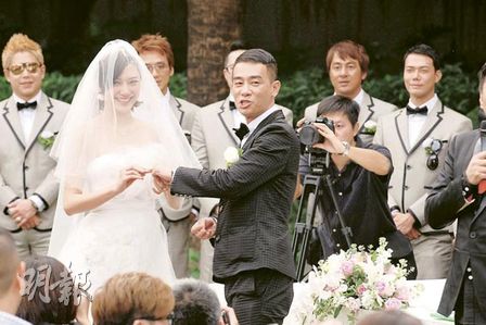 TVB Entertainment News: Jordan Chan blushes throughout wedding, wife ...