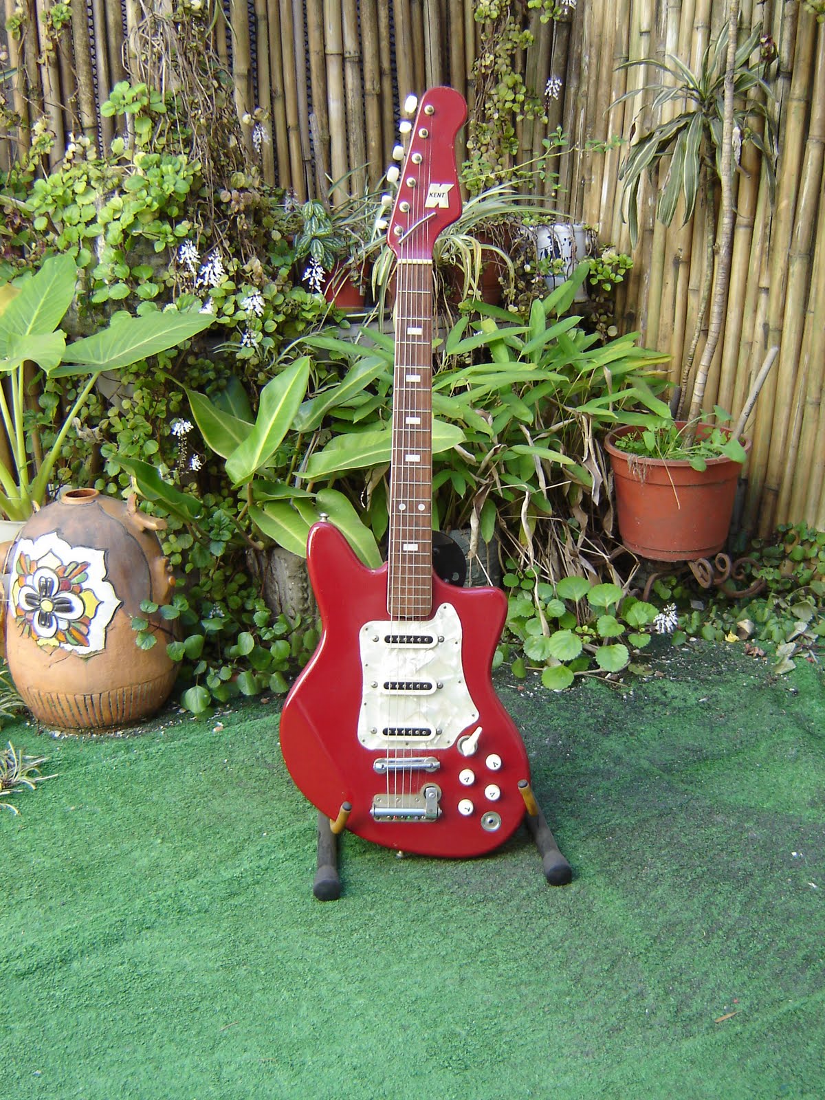 Guitarras Olvidadas - Forgotten Guitars: Kent