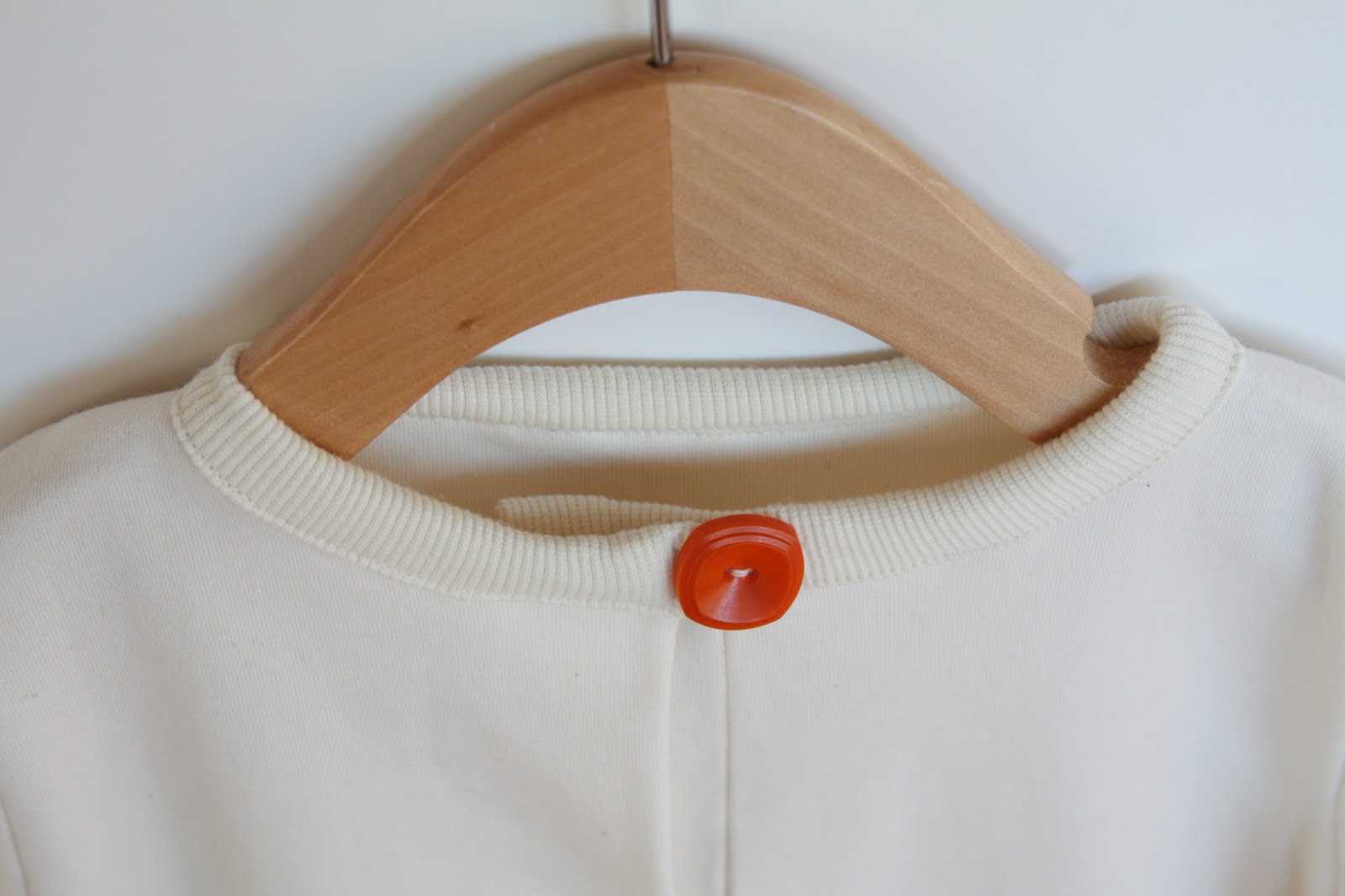 Piccoli Piselli: The Great Knit Fabric Experiment {Sewing With Knits}