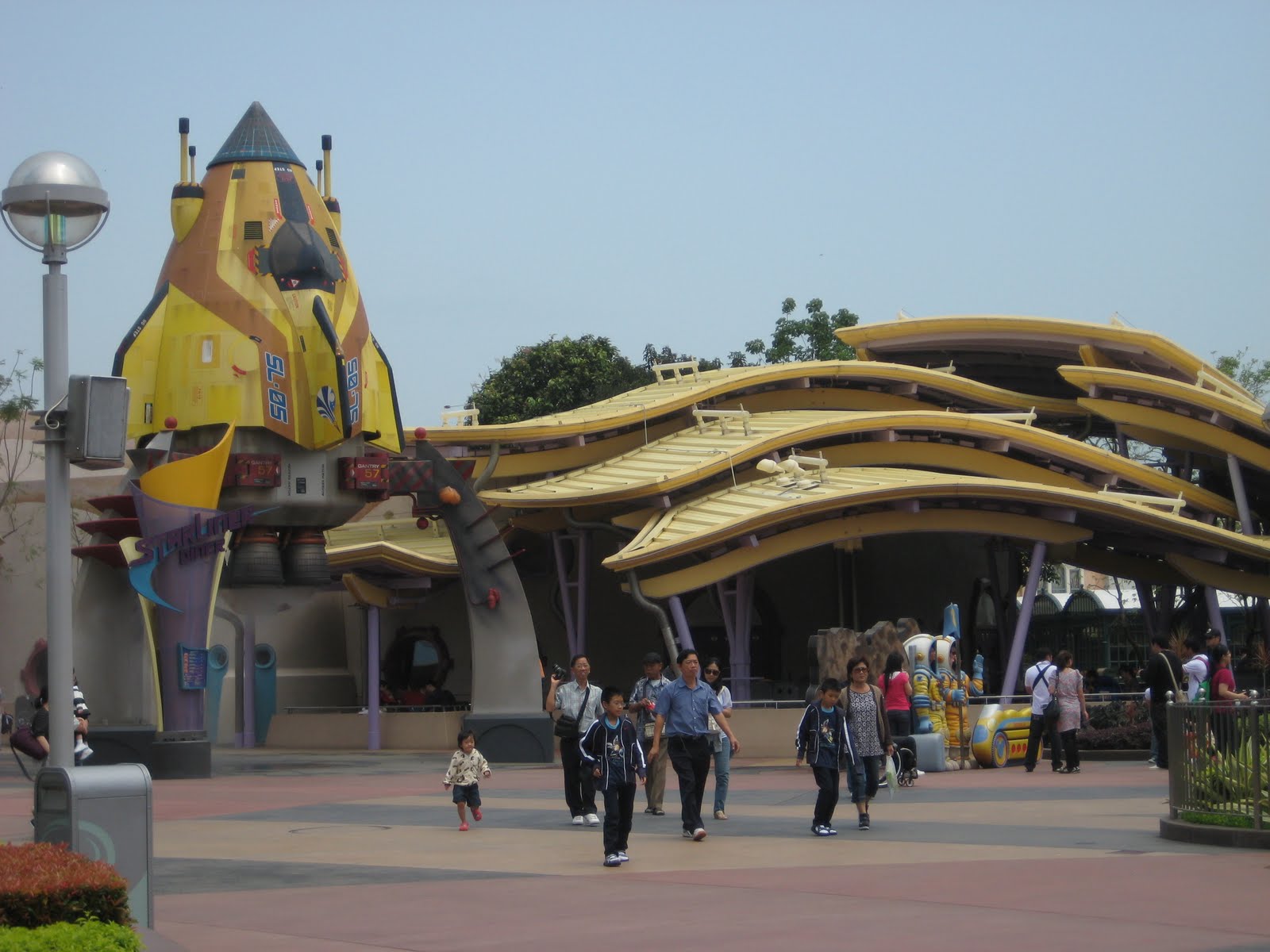 Hong Kong Disneyland Guide & Review: Starliner Diner