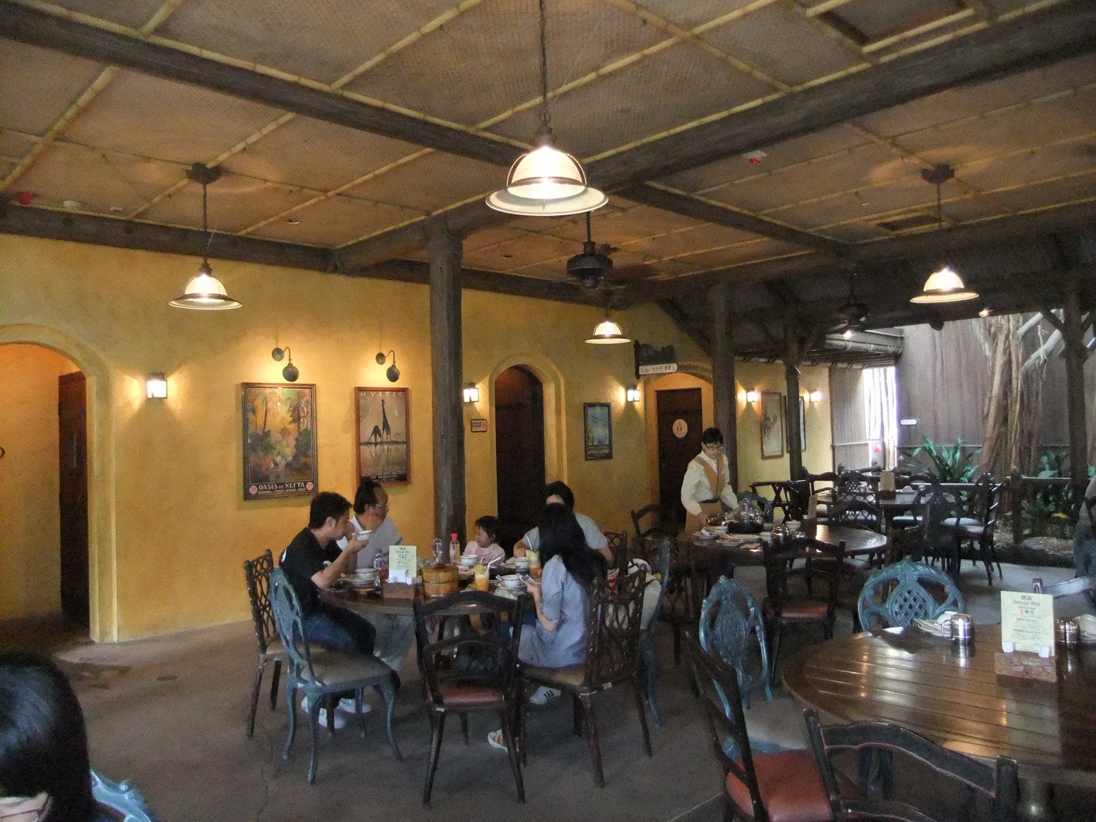 Hong Kong Disneyland Guide & Review: Riverview Cafe