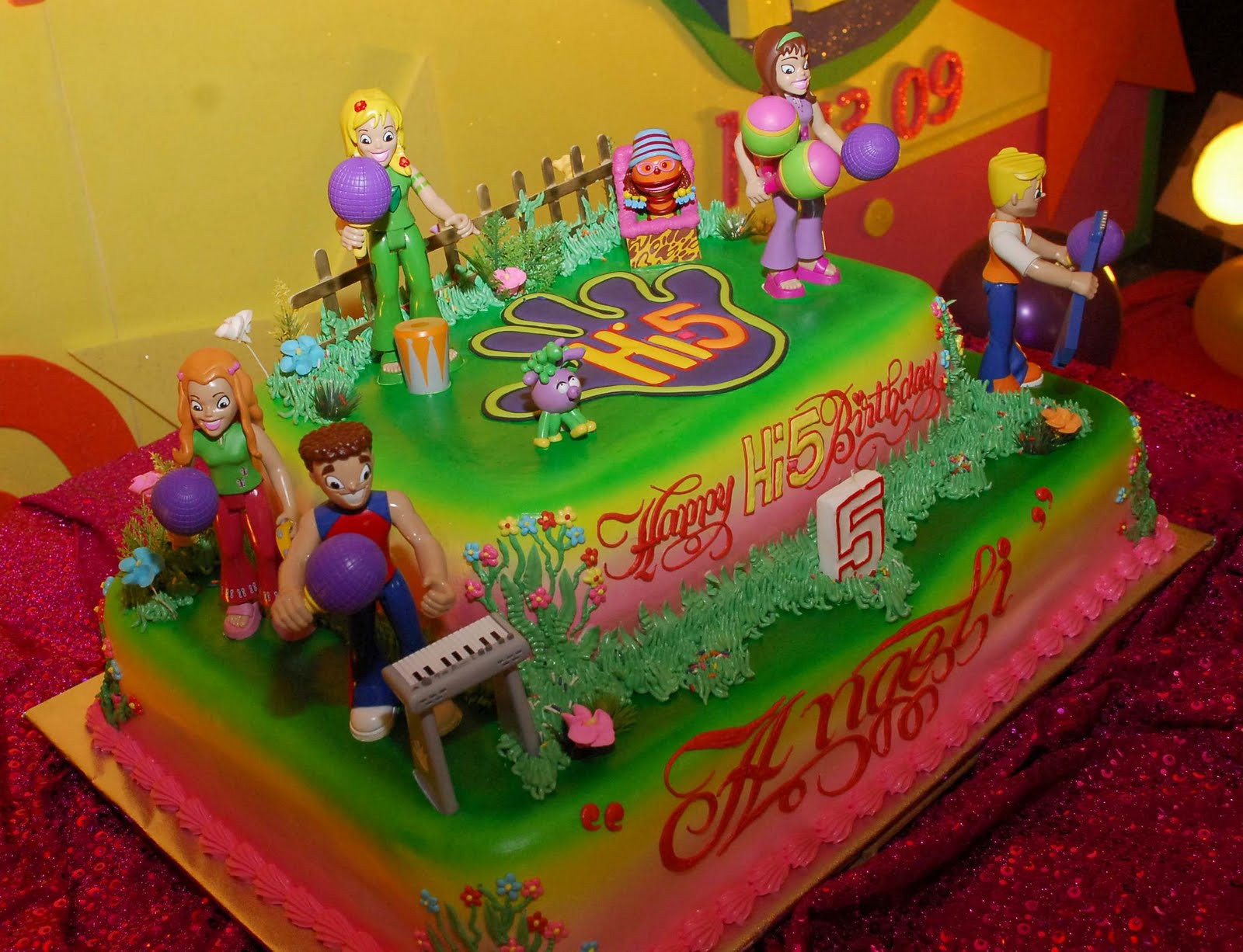 Mom-About-Town: 'Come on and party' with Hi-5!