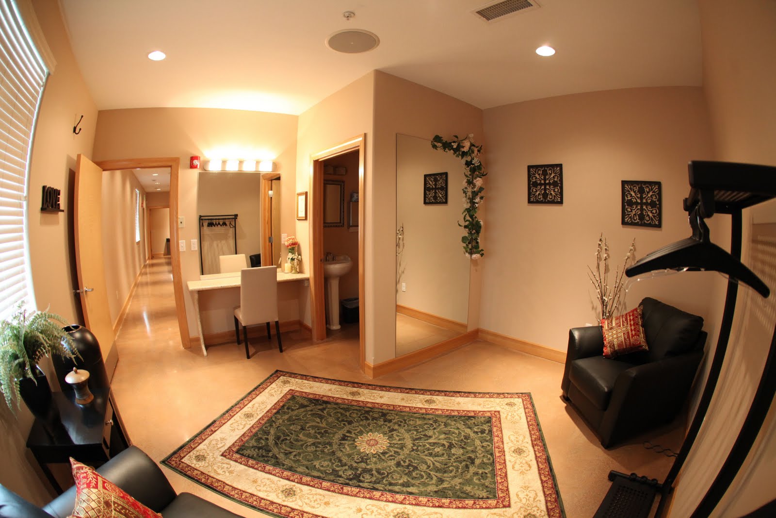 Avenues Events Center: Bride's Room