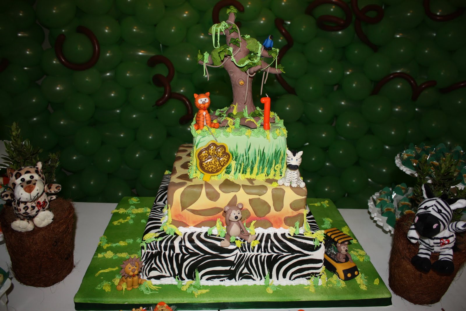 NEIDE BORGES-bolos e doces: TEMA SAFARI