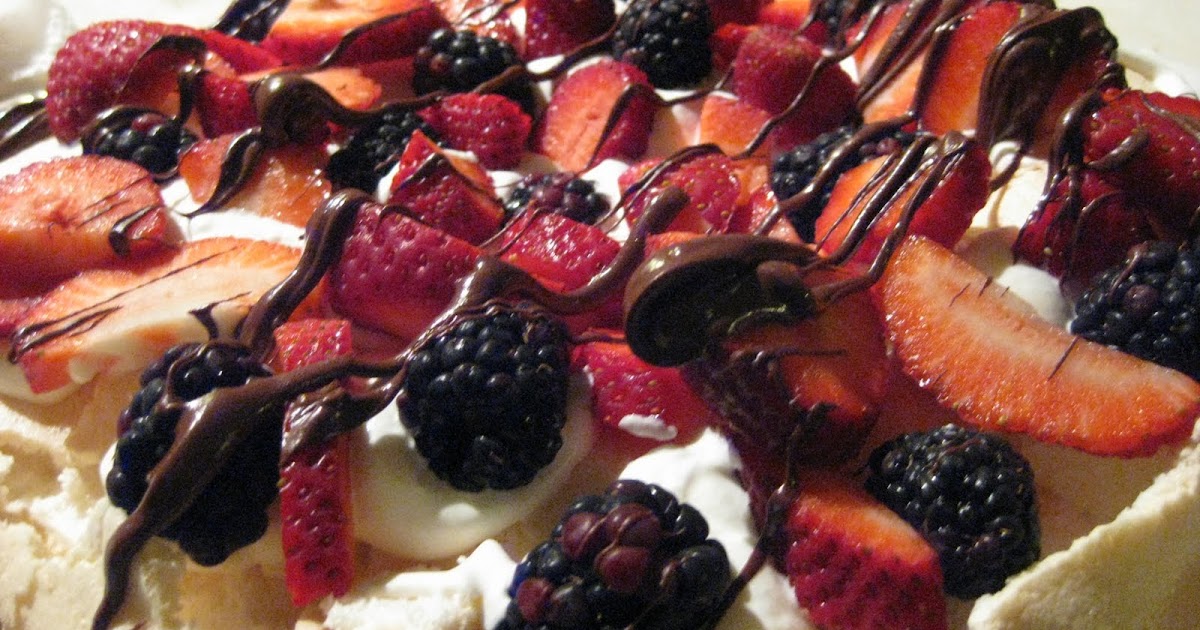 Sweet Peas and Pumpkins: Berry Pavlova
