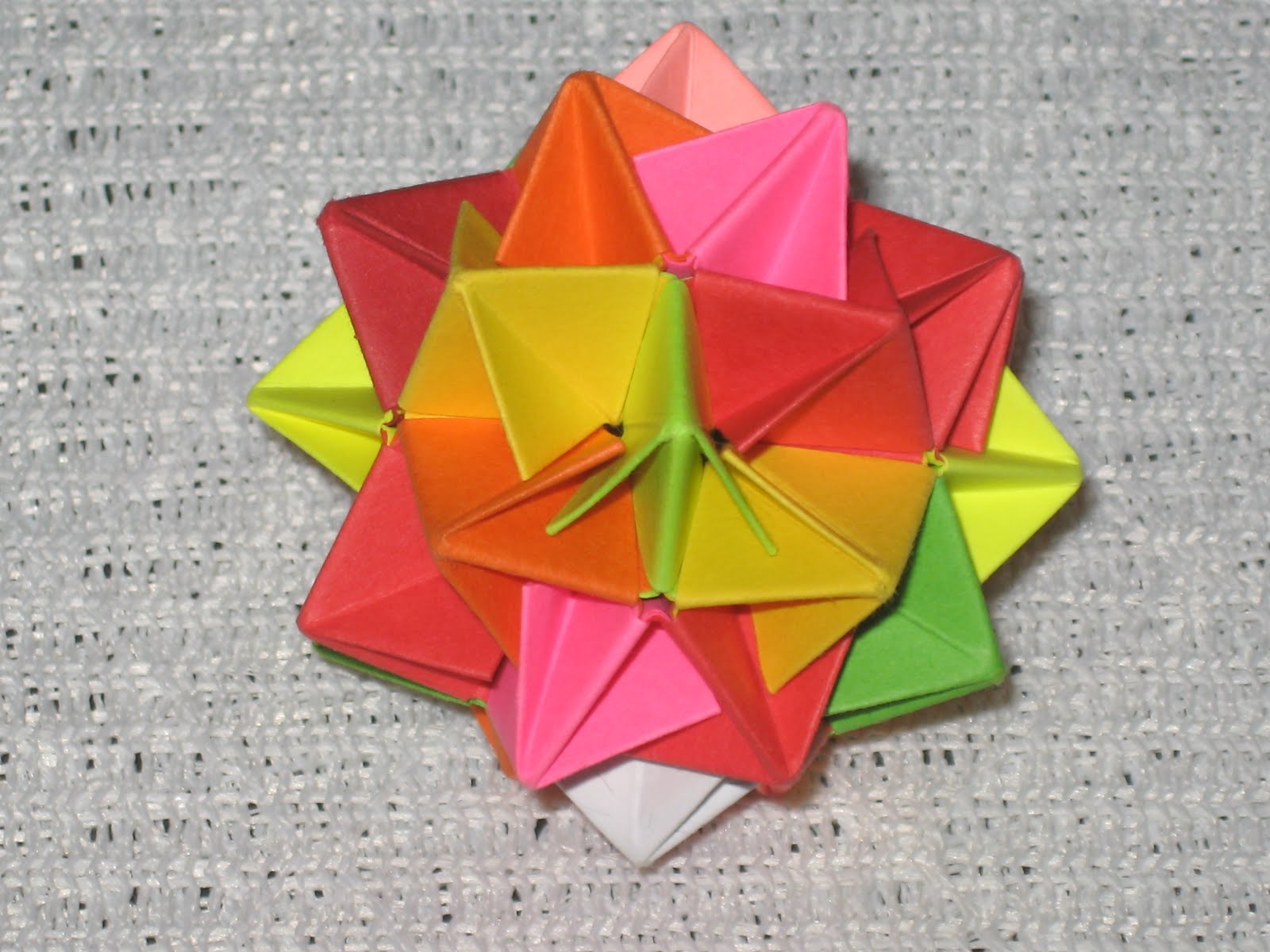 Papiroflexia Modular Lic. Javier Ortiz C.: La Papiroflexia ...Continúa