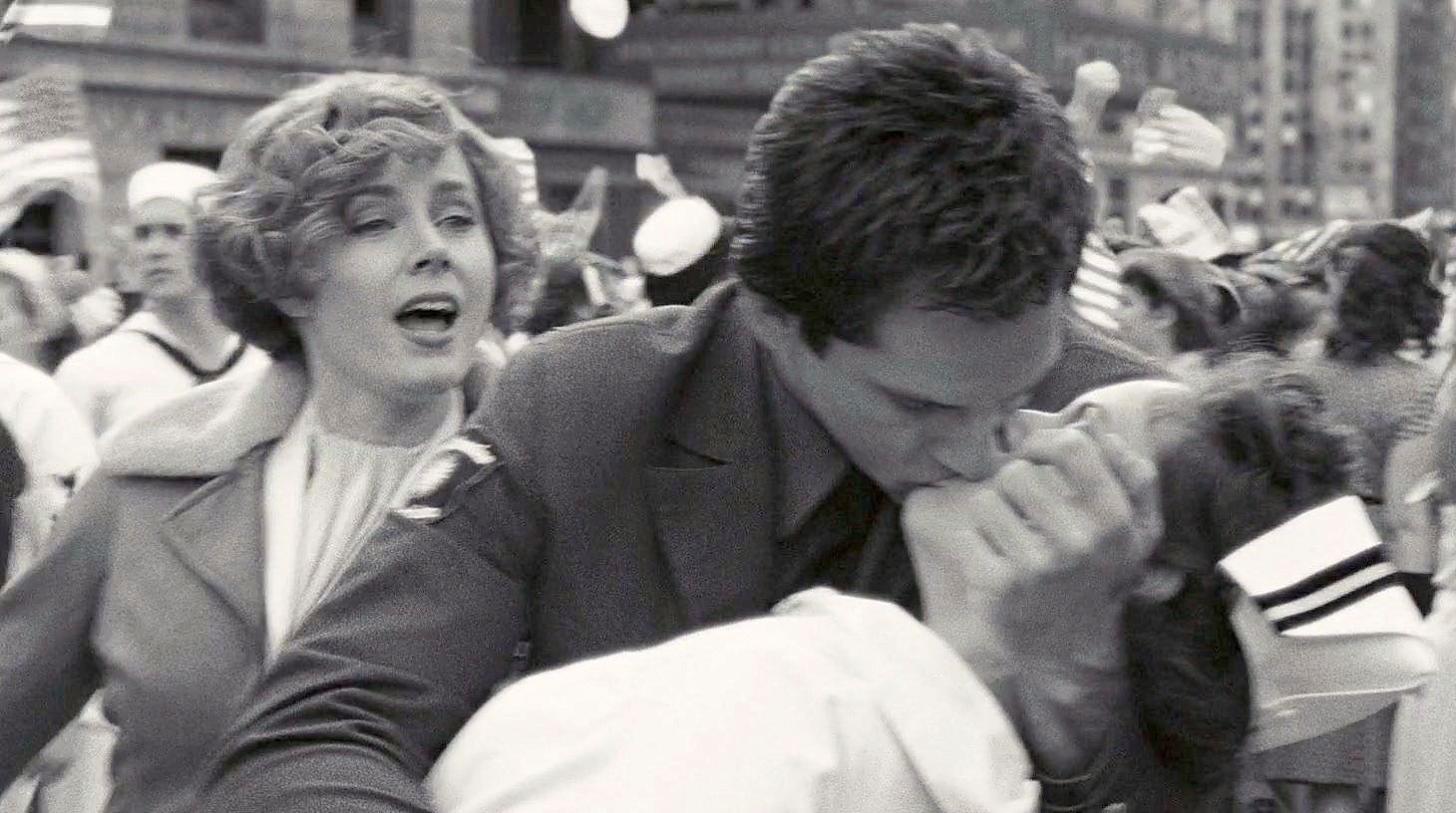 Amy Adams Night At The Museum Kiss