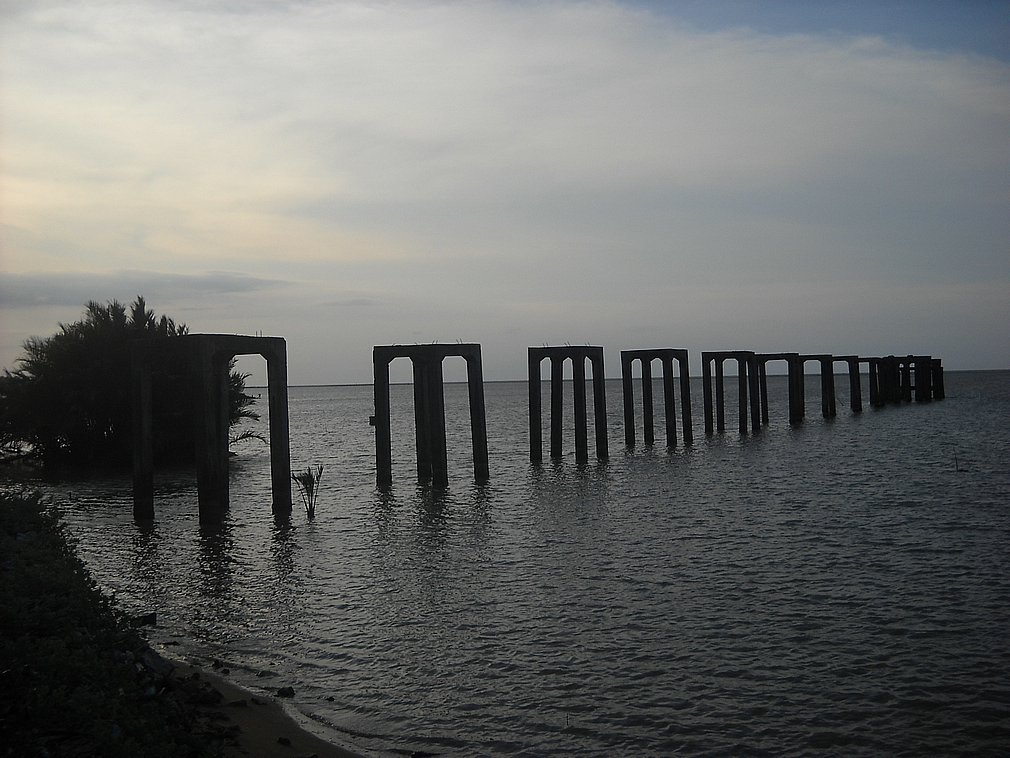 Warisan Tumpat: Tiang Jeti Bijih Besi di Jubakar Pantai, Tumpat, Kelantan.