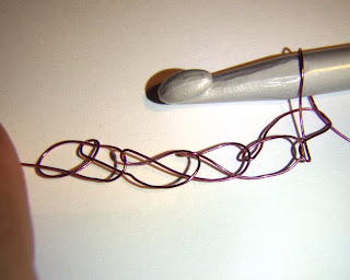 whatkatydid: Tutorial - Crocheting a Wire Beaded Bracelet - Part One