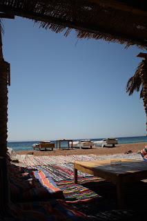 NO ES UNA LLAMA... ES UN CAMELLO!: R con R cigarro, R con R barril ...