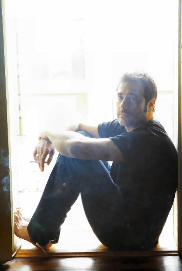 Barefoot Males: Jeffrey Dean Morgan
