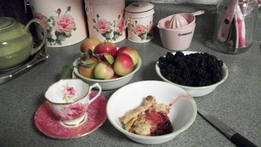 Home Living: Blackberry-Apple Pie With Tapioca