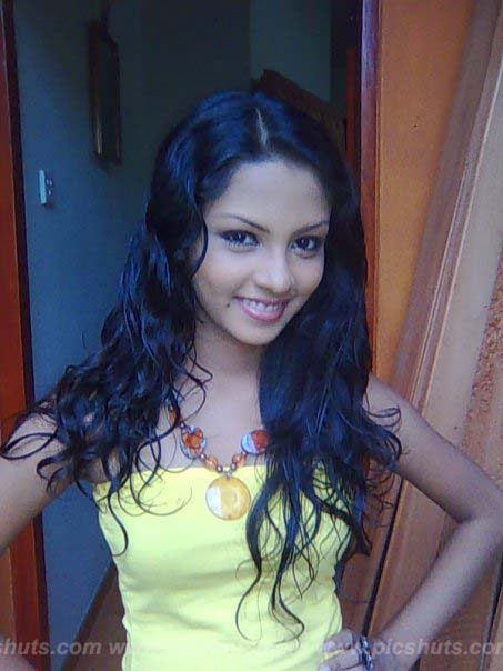 Sri Lankan Actress Model Young Teledrama Actress Shalini Tharakas 6400