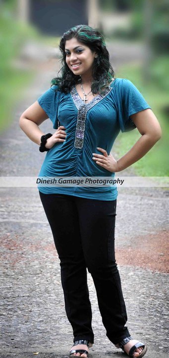 Srilankan Famous Singer Raini Charuka Goonatillake Cute Photos