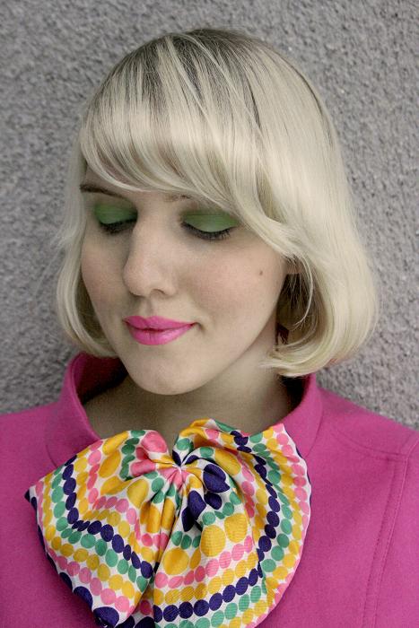 A Kind of Love: Neck Bows!