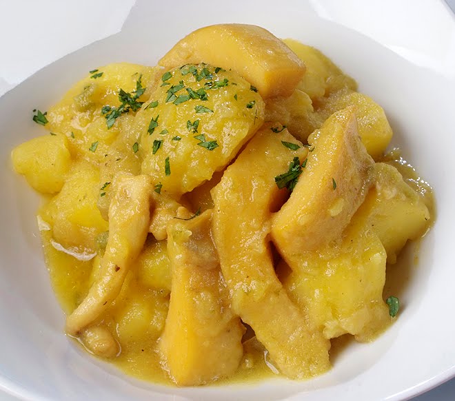 Patatas con chocos, del Atlántico andaluz