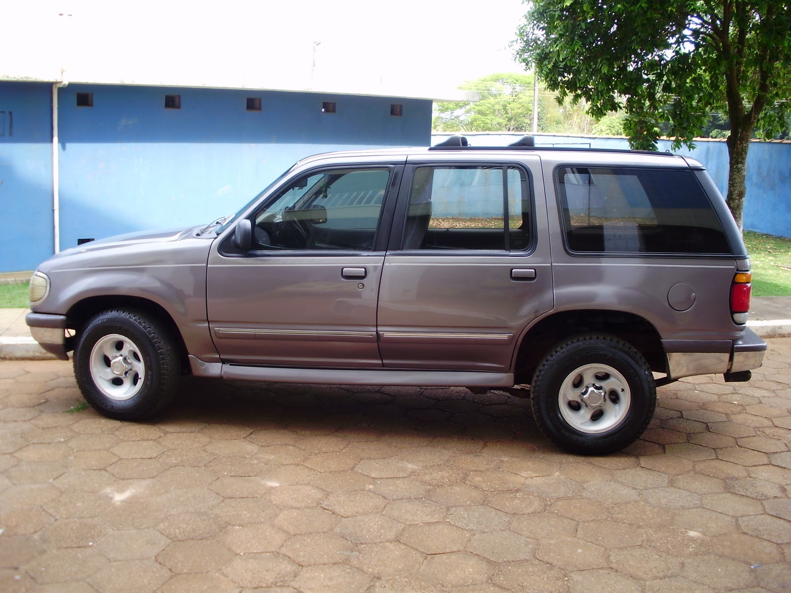 OFERTASMT: CAMINHONETE FORD EXPLORER 95 R$ 10.900,00 - V6 GASOLINA