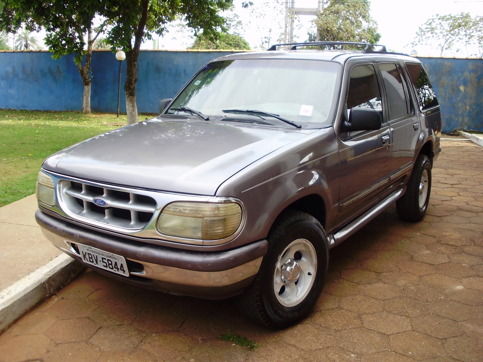 OFERTASMT: CAMINHONETE FORD EXPLORER 95 R$ 10.900,00 - V6 GASOLINA