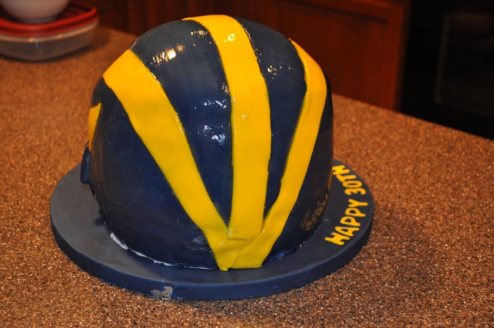 Pretty and Sweet: Michigan Wolverines cake