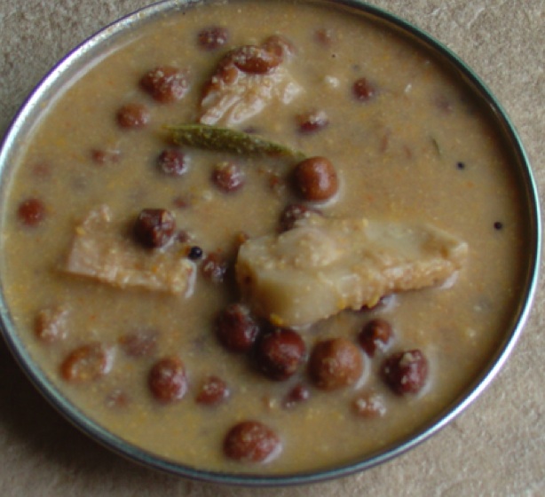 Kitchen Queen: Chane Ghashi/ Chickpeas and Jackfruit simmered in ...