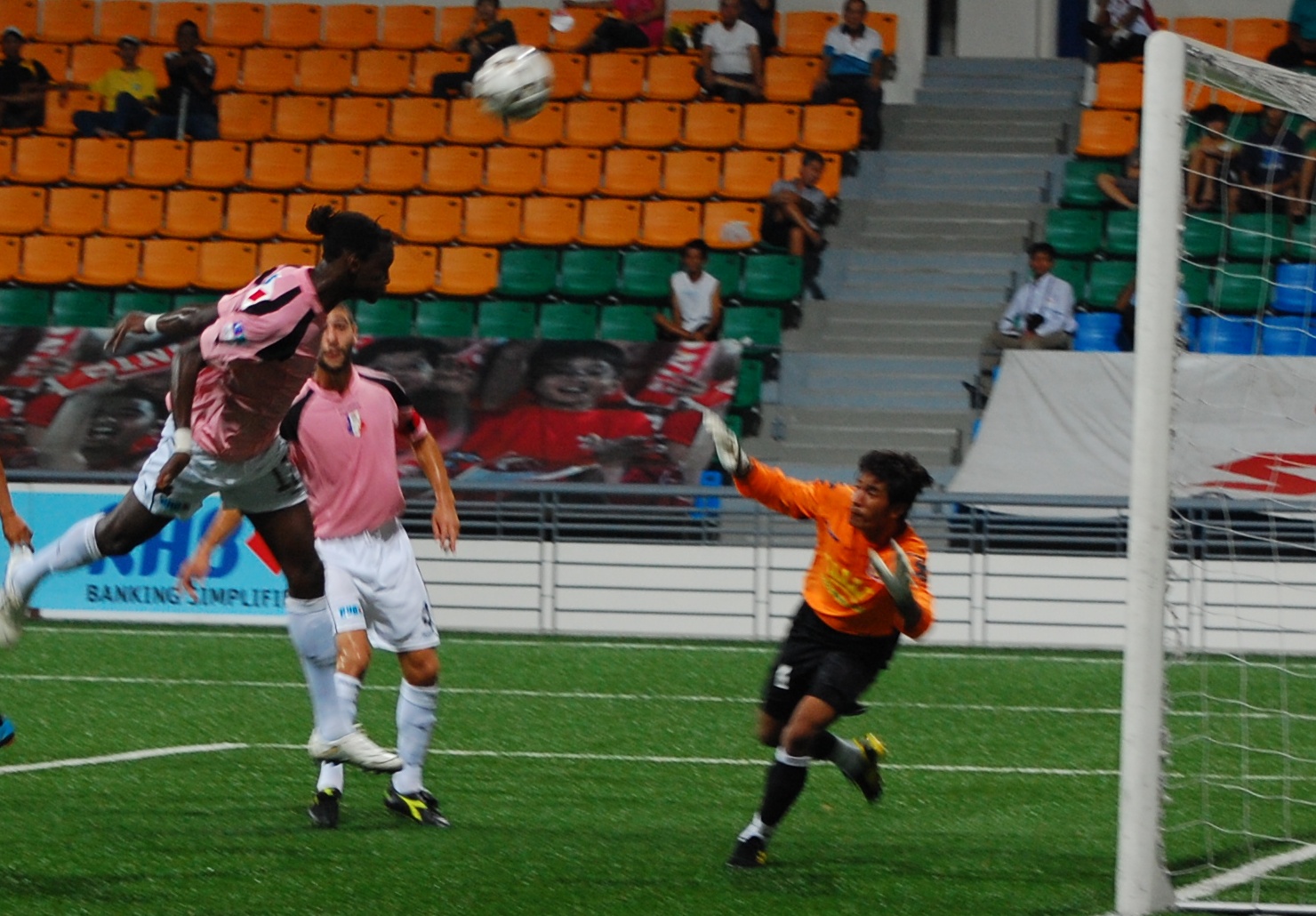 Asian Football Pictures: Frederic Mendy (Etoile)