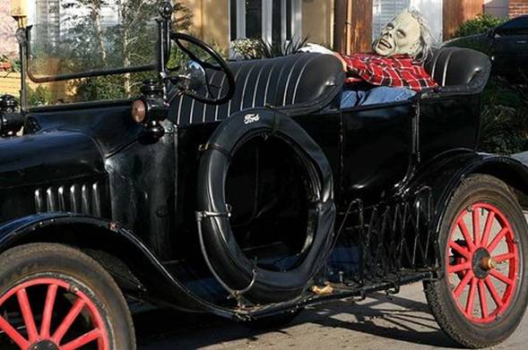 The Horror Car for Halloween:Cars Go