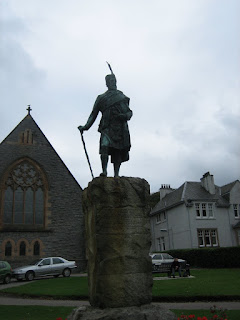 The Camerons: Statue in Fort William