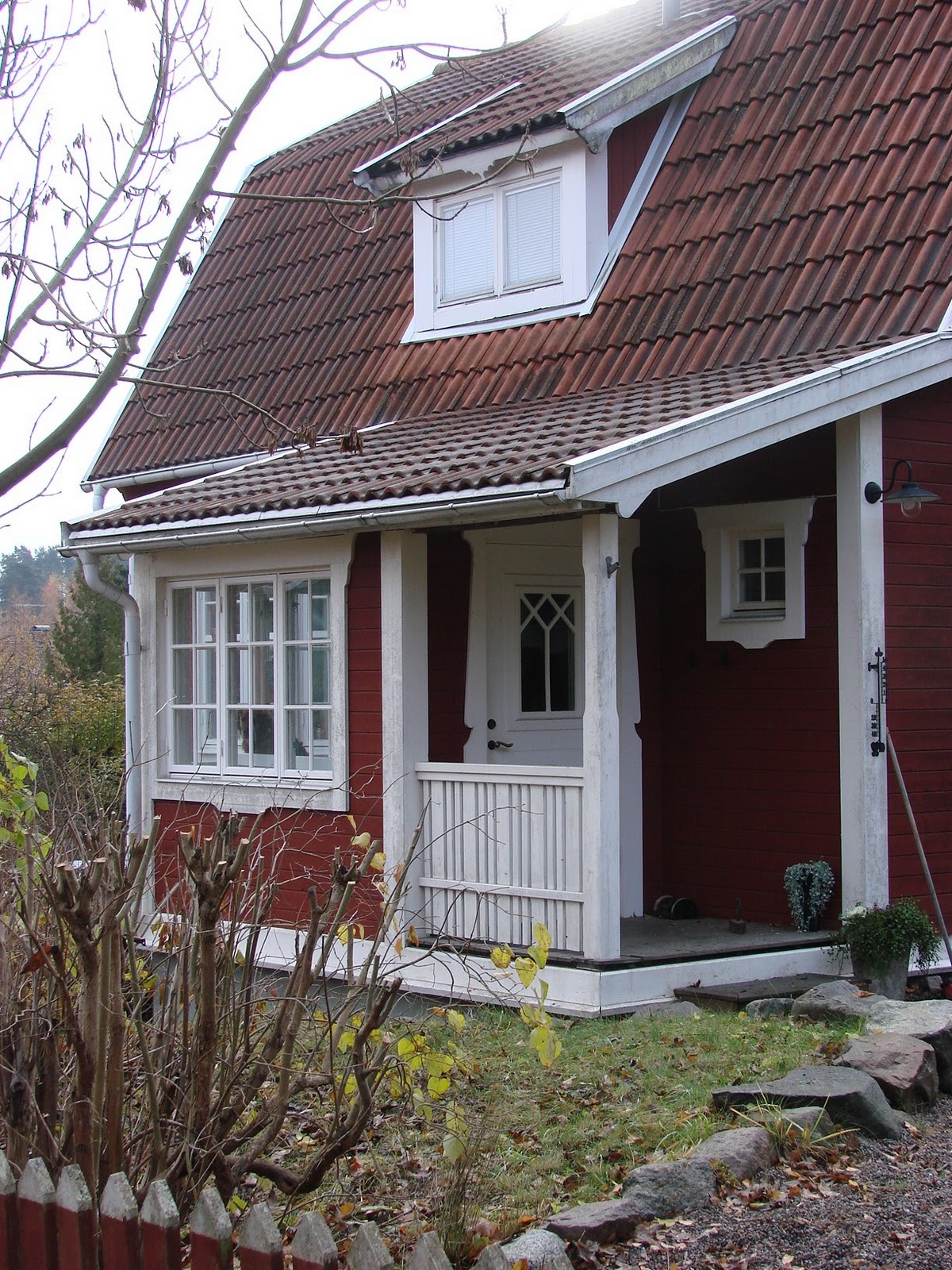 Med ögon känsliga för blått: Veckans hus - rött hus med vita knutar