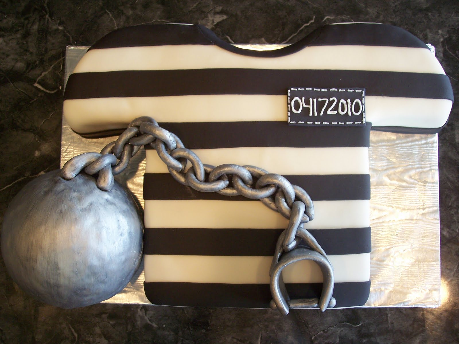 MyMoniCakes: Ball & Chain Grooms Cake