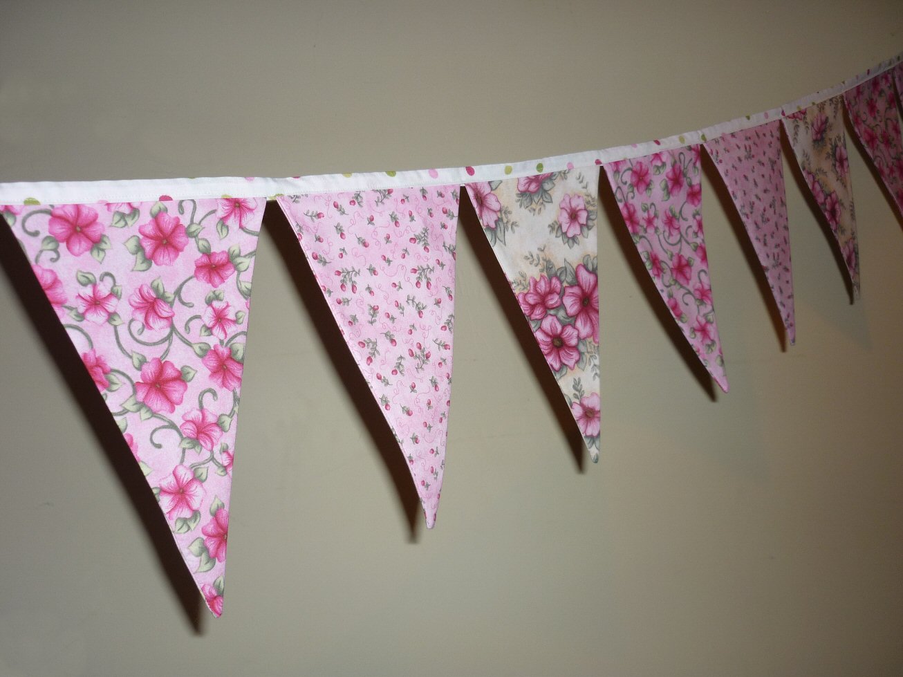 Fabric Buntings and Other Creations: bunting finished .....
