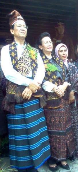 Sultan Pakai Luka Lesu, Ratu Lawo Lambu ~ Dion DB Putra