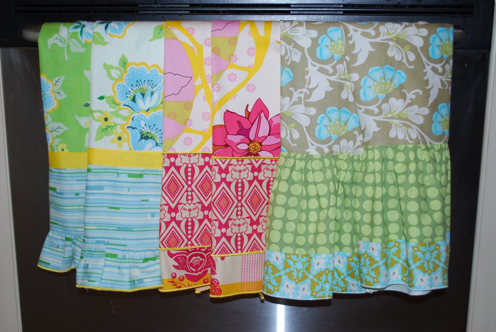 2 Giggle Boxes: Mother's Day Decorative Dish Towels: Tutorial/Giveaway!