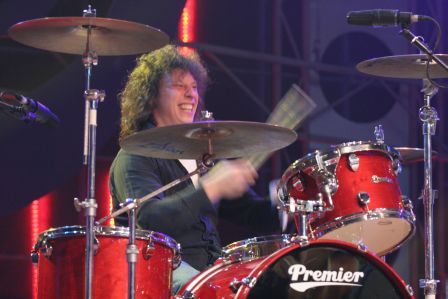 Stuart Cable, Welsh musician (Stereophonics).has died he choked to ...