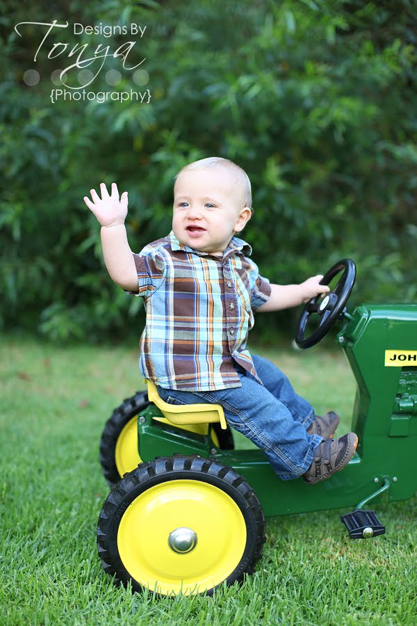 Designs By Tonya {Photography}: {John Deere Baby Turns 1}